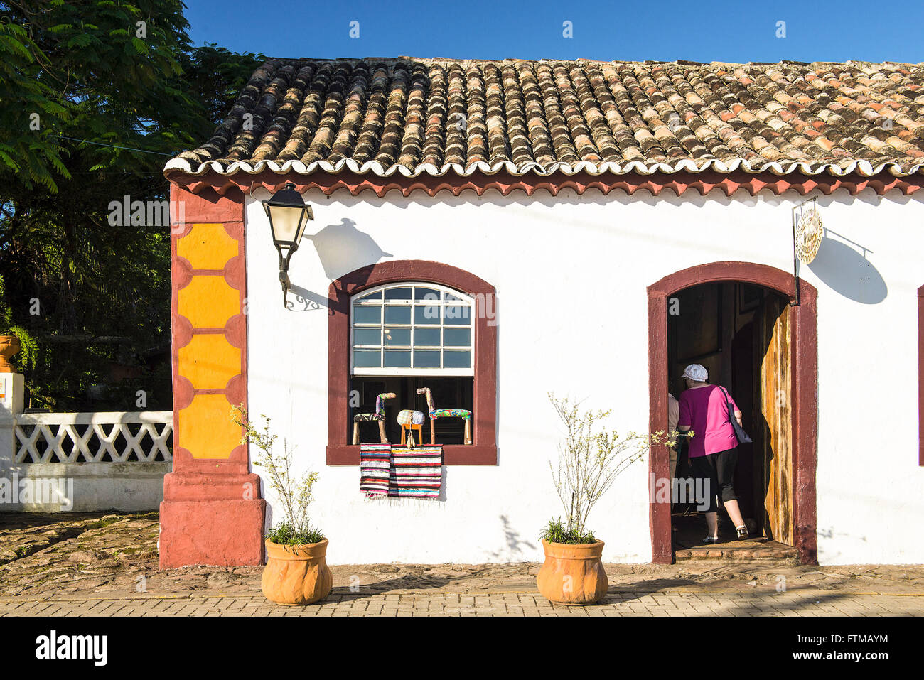 House Azorean Arts and machinations in the historical center of Santo ...