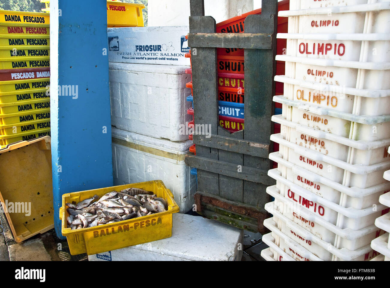 Fish market box hi-res stock photography and images - Alamy