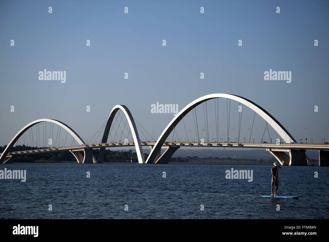 Juscelino Kubitschek Bridge over Lake Paranoa Stock Photo - Alamy