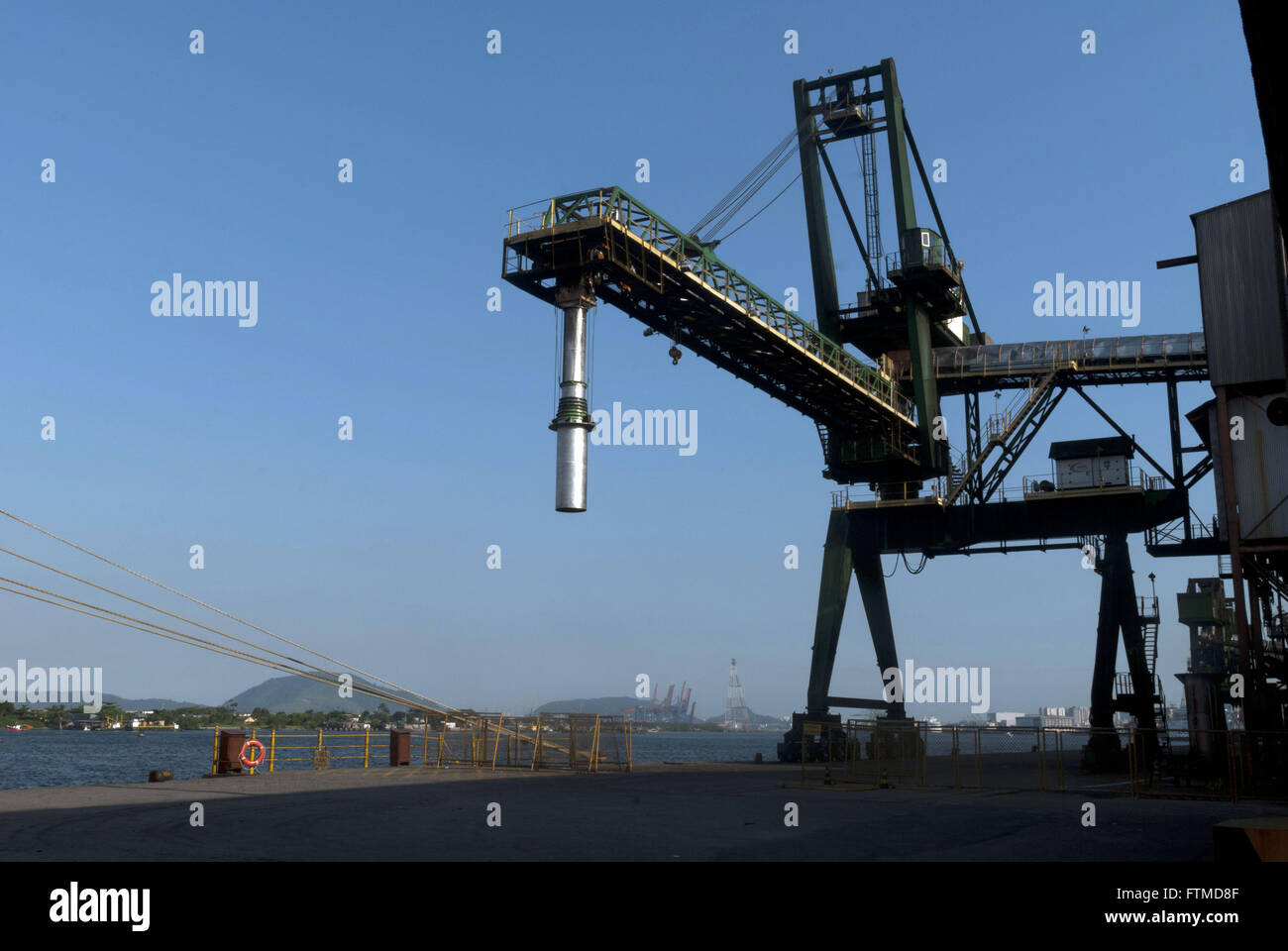 Shiploader or crane at the port of Santos Stock Photo - Alamy