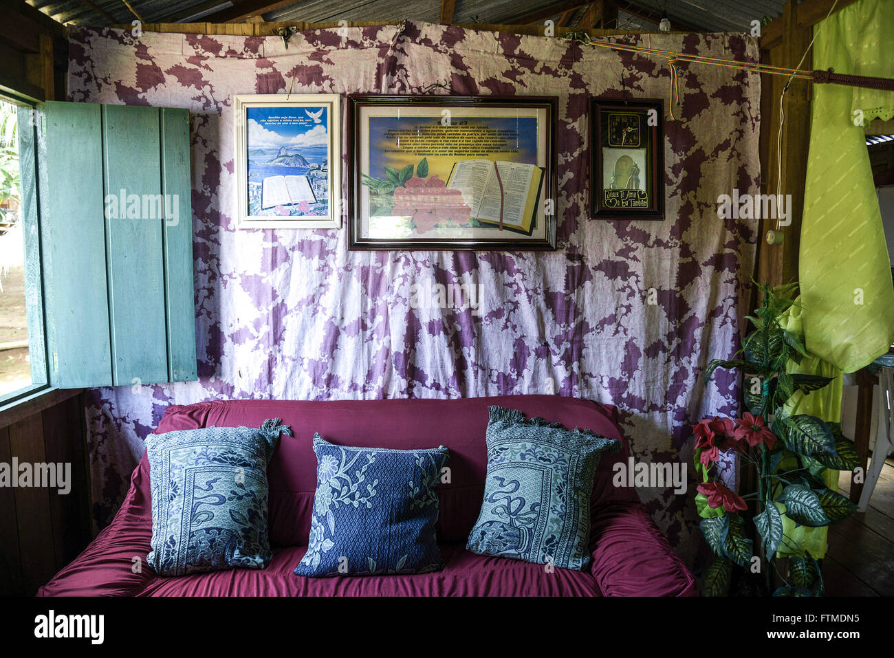 Inside house hi-res stock photography and images - Alamy