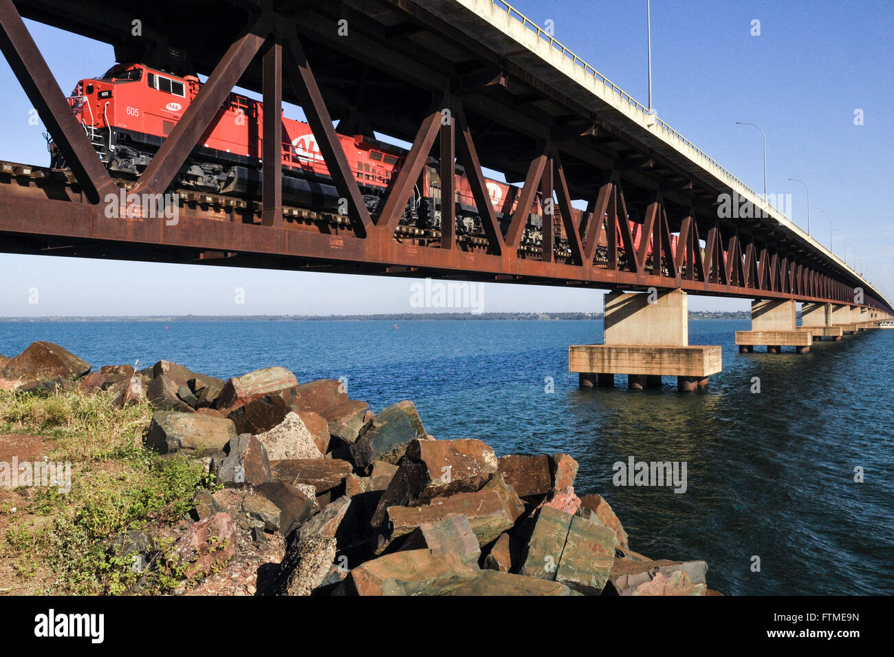 Road over railway hi-res stock photography and images - Alamy