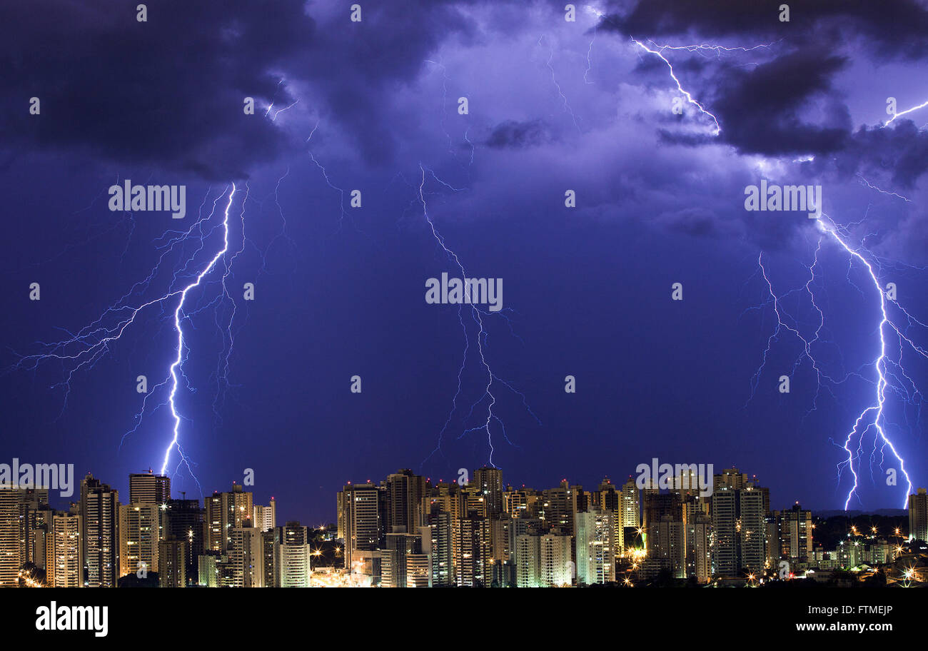 Rain and lightning hi-res stock photography and images - Alamy