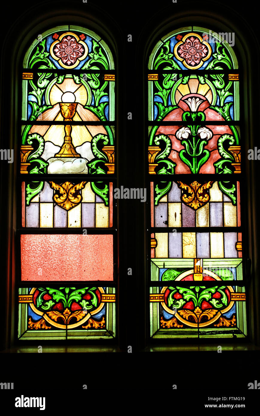 Christian stained glass windows hi-res stock photography and images - Alamy