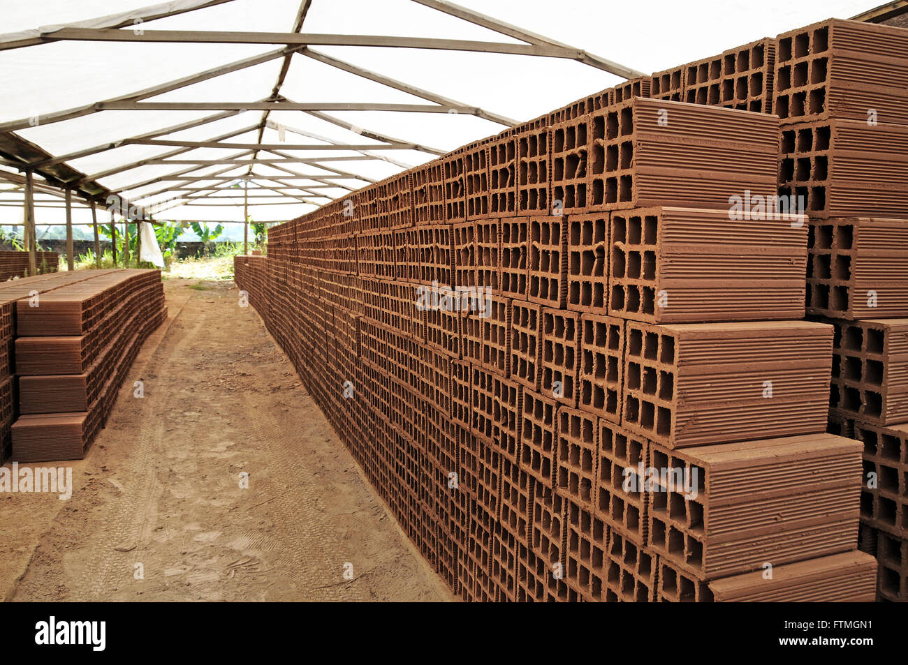 Clay brick production hi-res stock photography and images - Alamy