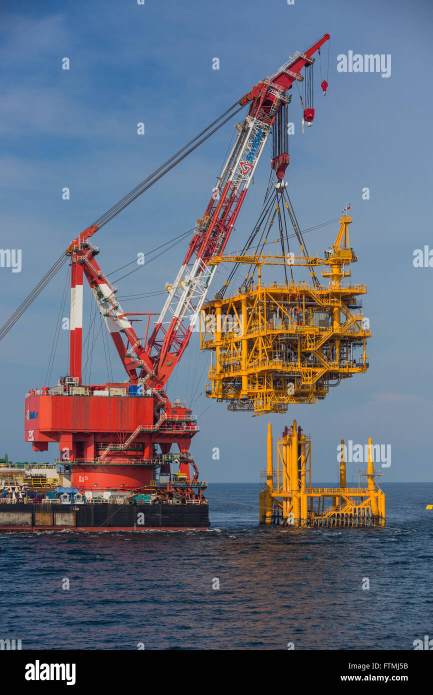Offshore Platform Installation High Resolution Stock Photography and ...
