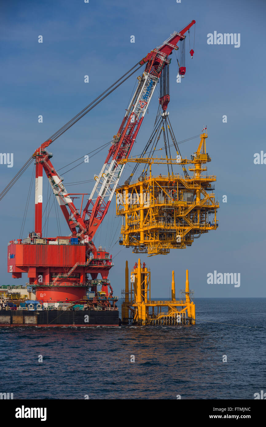 Oil rig lifting for installation on its jacket Stock Photo - Alamy