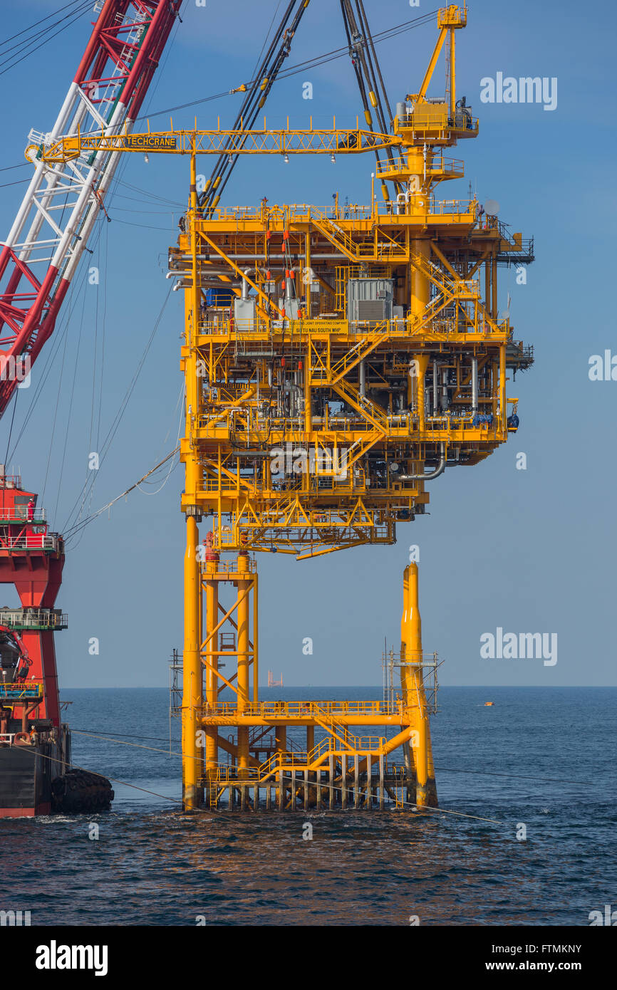 Oil rig lifting for installation on its jacket Stock Photo - Alamy