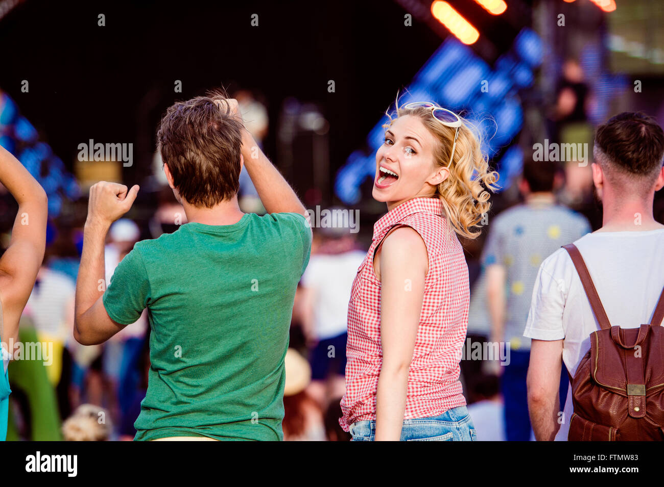 Teenagers dancing outside hi-res stock photography and images - Alamy
