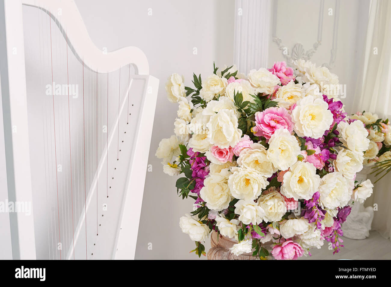 Antique white flower hi-res stock photography and images - Alamy