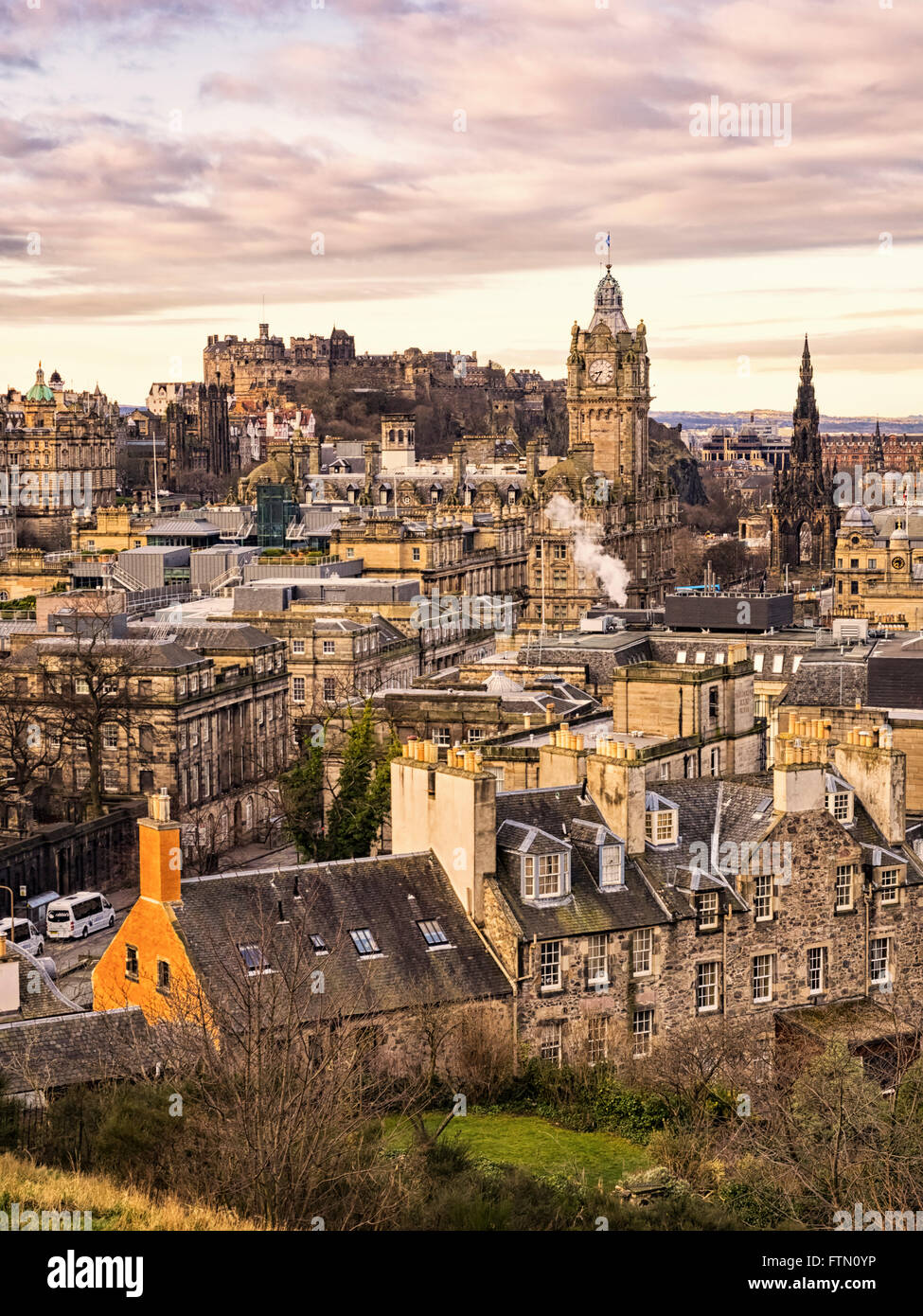 Edinburgh old town panorama hi-res stock photography and images - Alamy