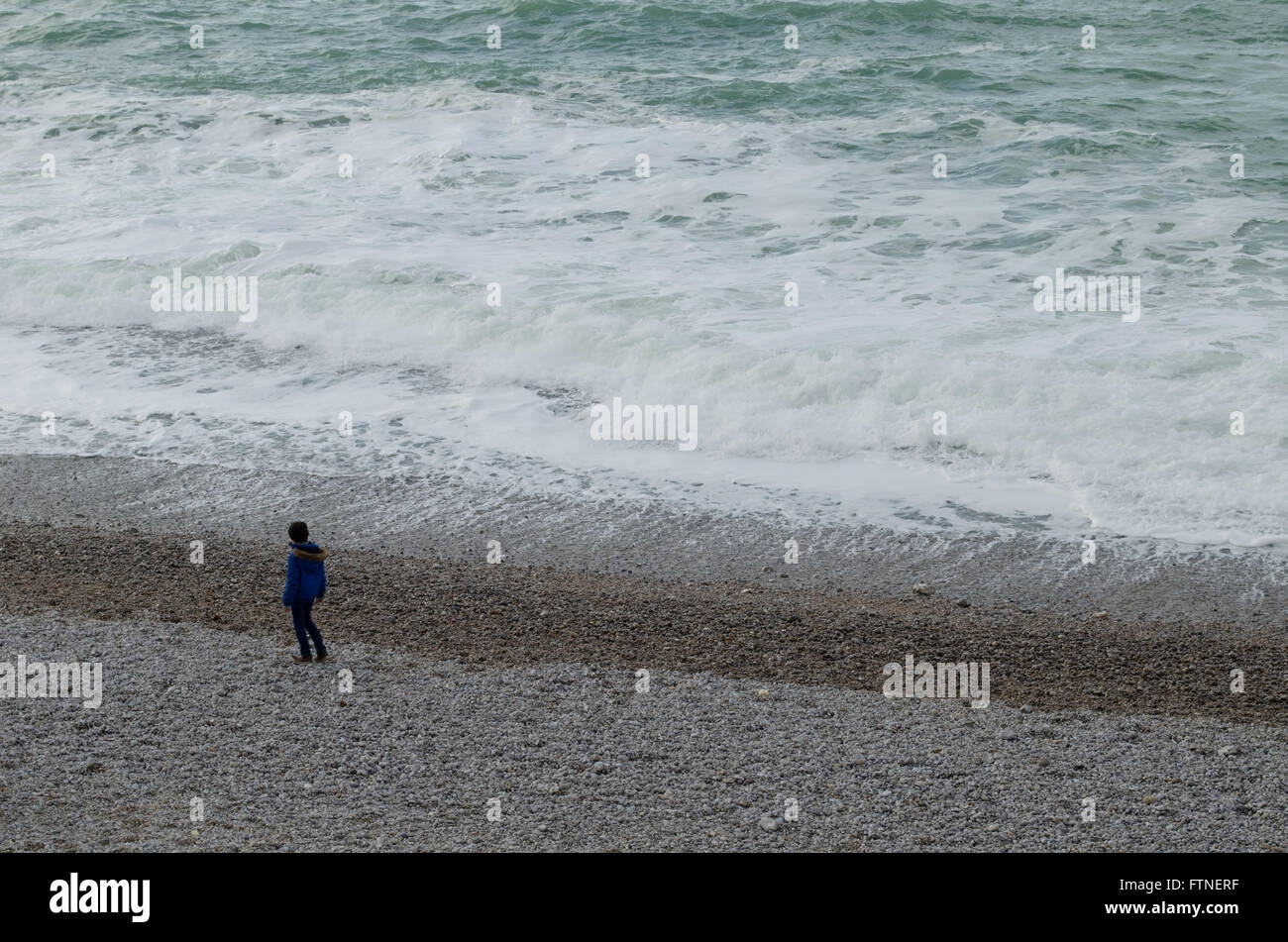 Boy at ocean hi-res stock photography and images - Alamy