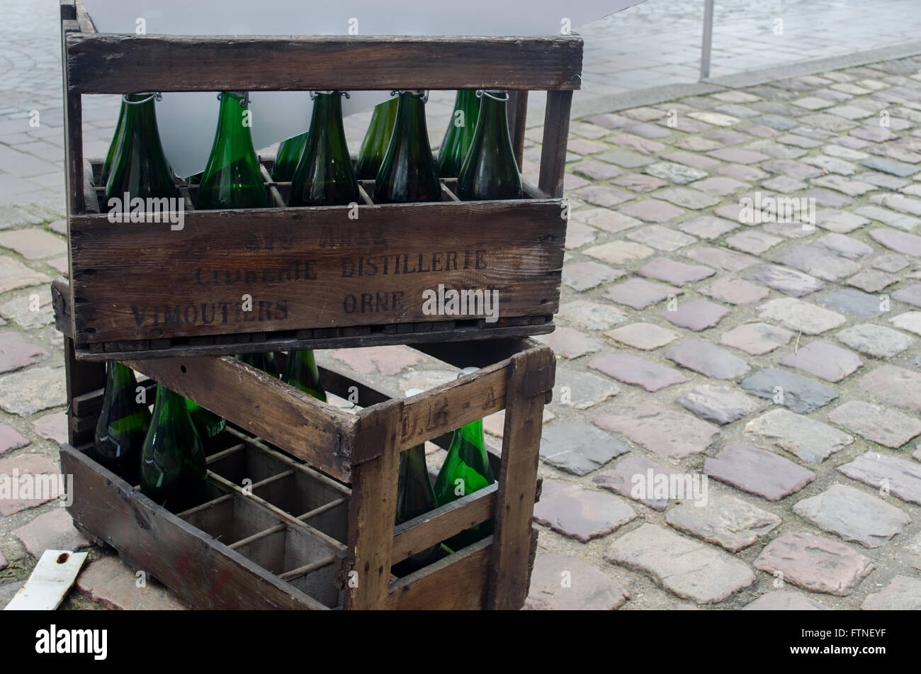 Case of wine hi-res stock photography and images - Alamy