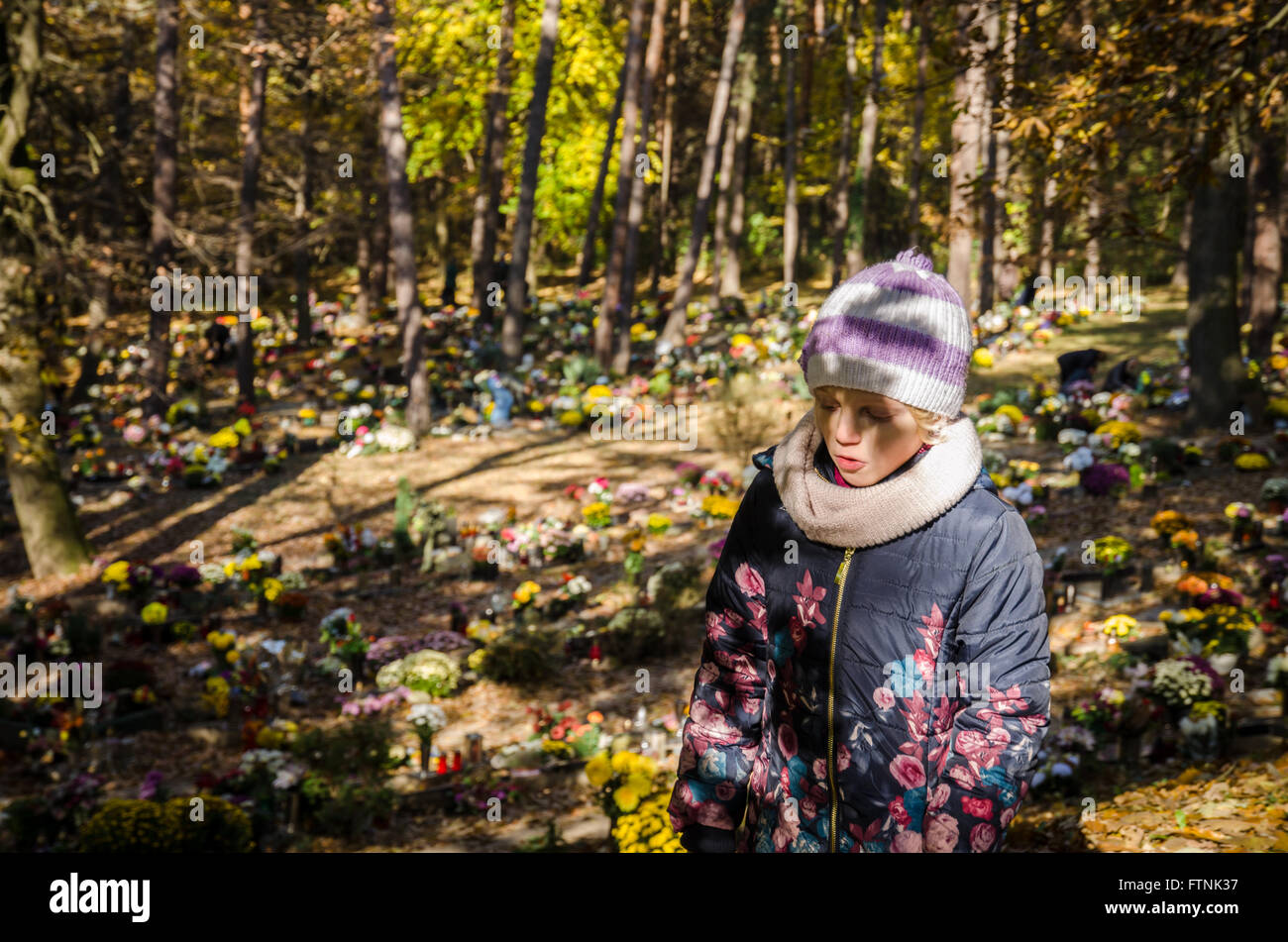 Girl in cemetery hi-res stock photography and images - Alamy