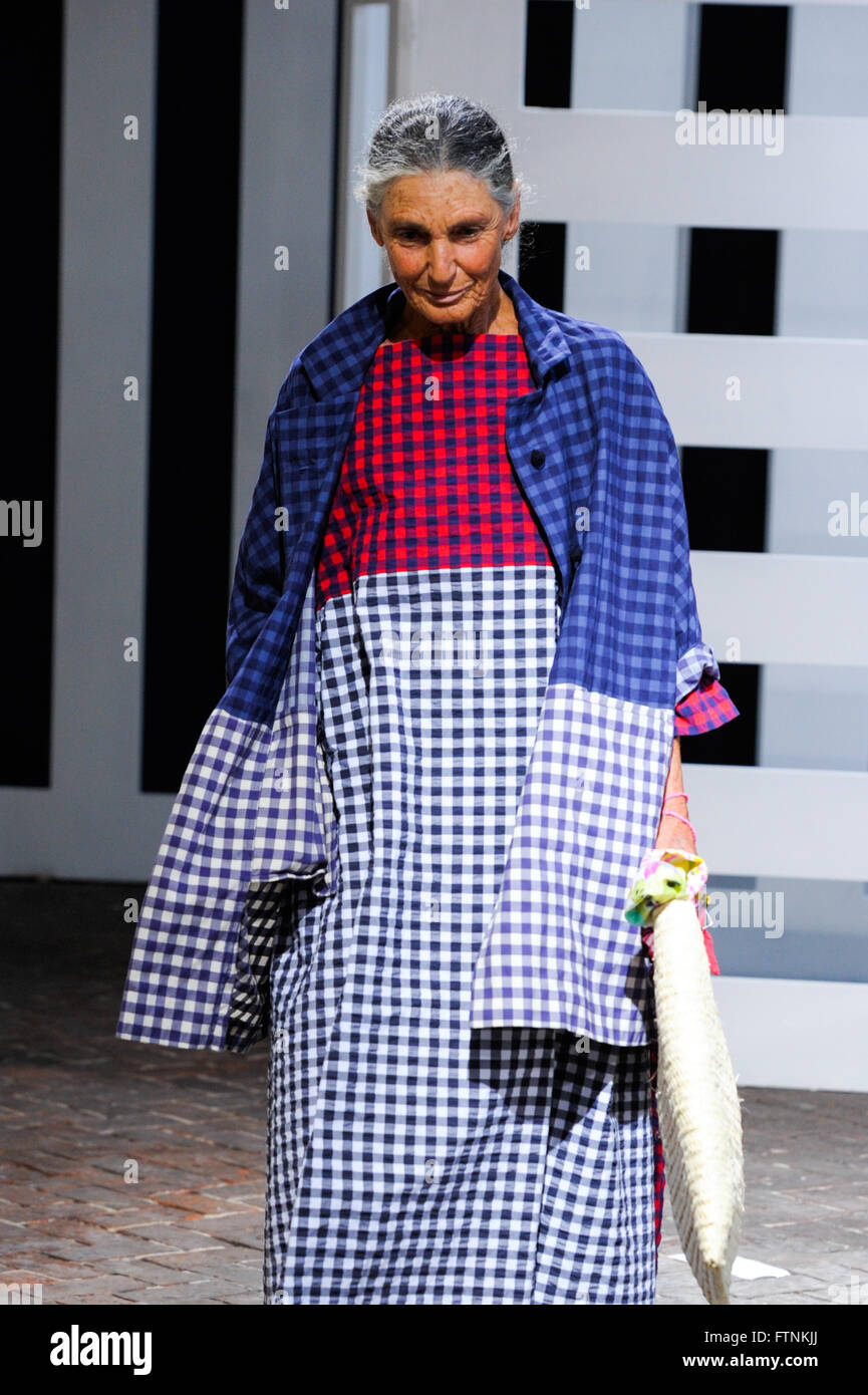 Old runway model hi-res stock photography and images - Alamy