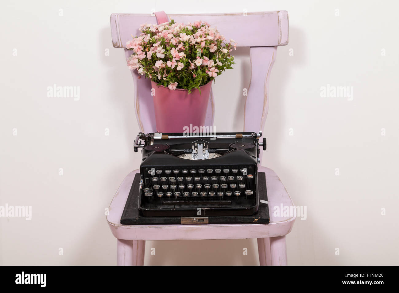 Typewriter old fashioned hi-res stock photography and images - Alamy