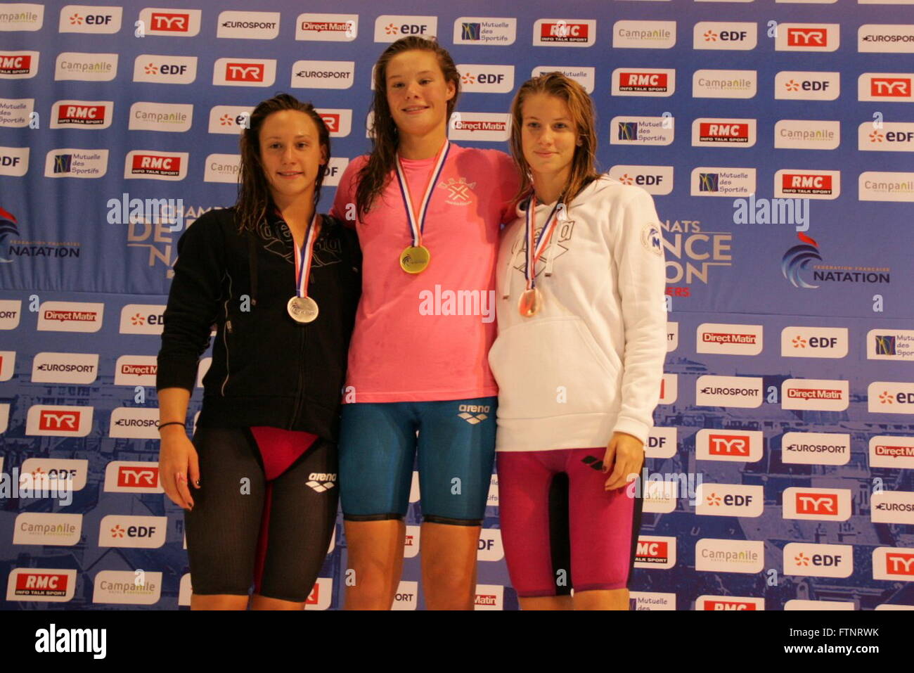 Pauline Mahieu, Mathilde Cini and Camille Gheorghiu on the 100 back to ...