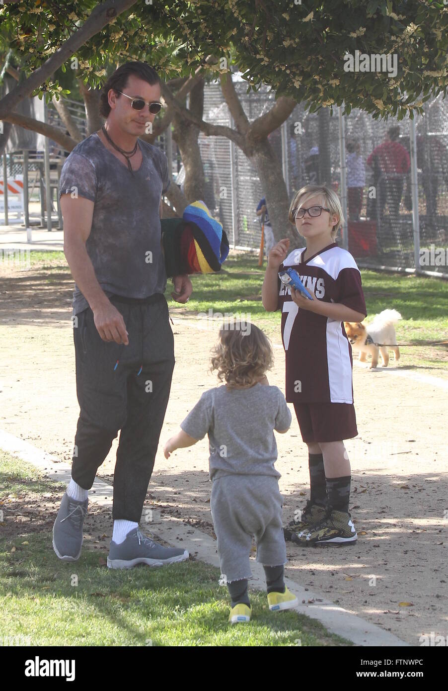 Gavin Rossdale enjoys an afternoon at the park with his three sons ...