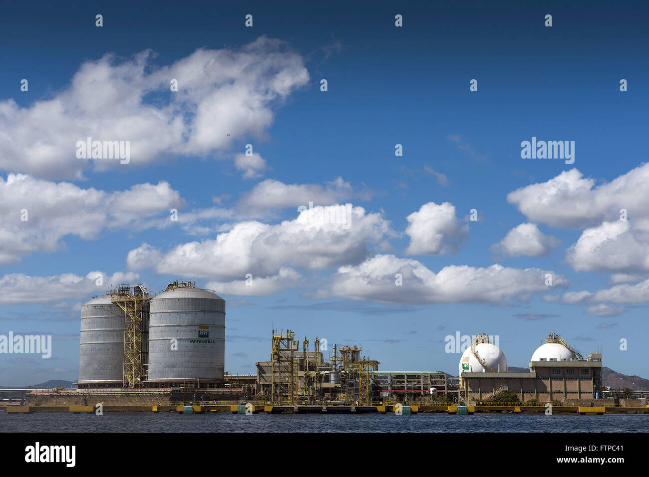 Tanques de gas natural hi-res stock photography and images - Alamy