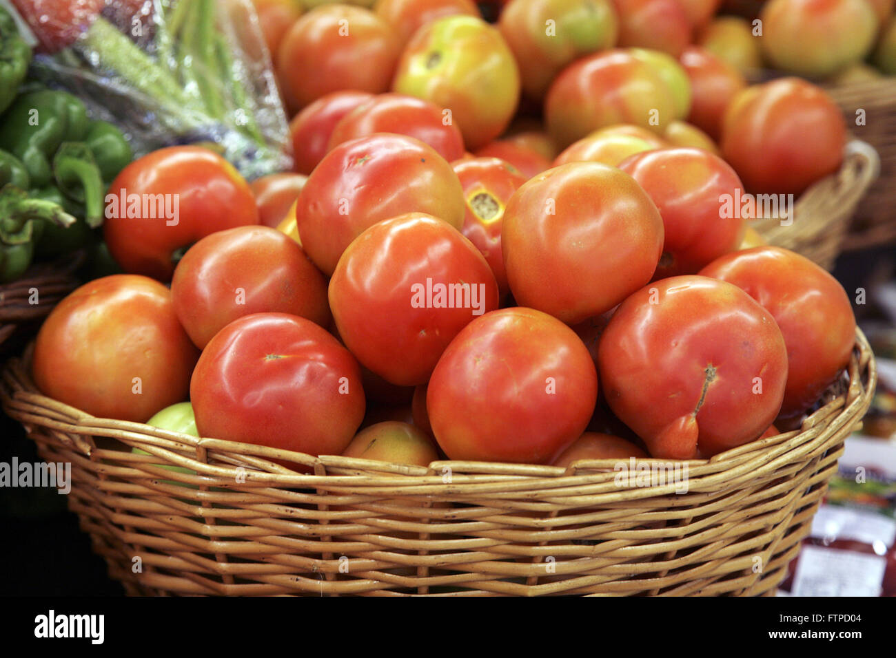 Tomato sale at supermarket Stock Photo - Alamy