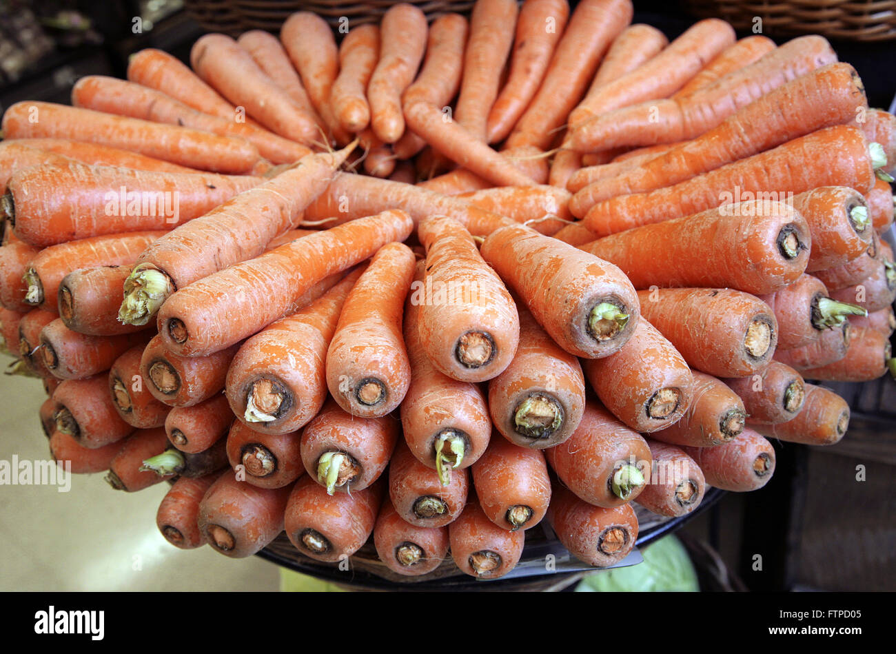 Carrot sale at supermarket Stock Photo - Alamy