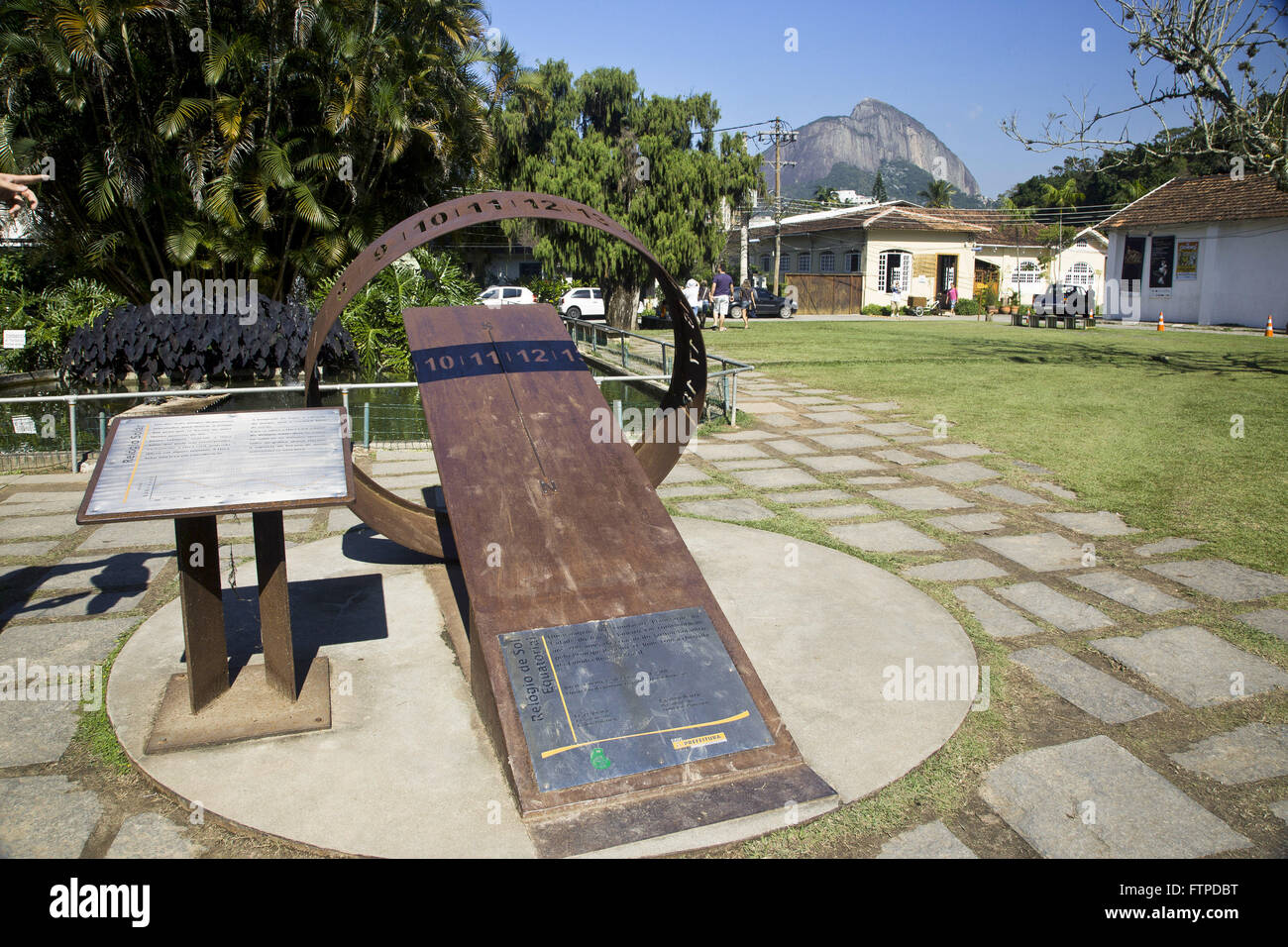 Solar clock hi-res stock photography and images - Alamy