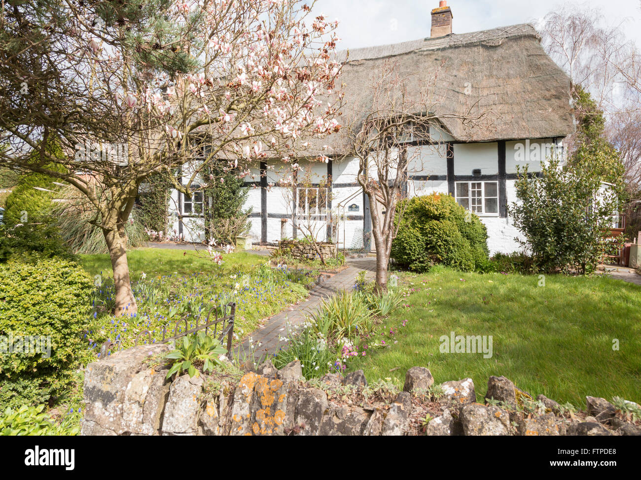 Timber Country Cottage High Resolution Stock Photography and Images - Alamy