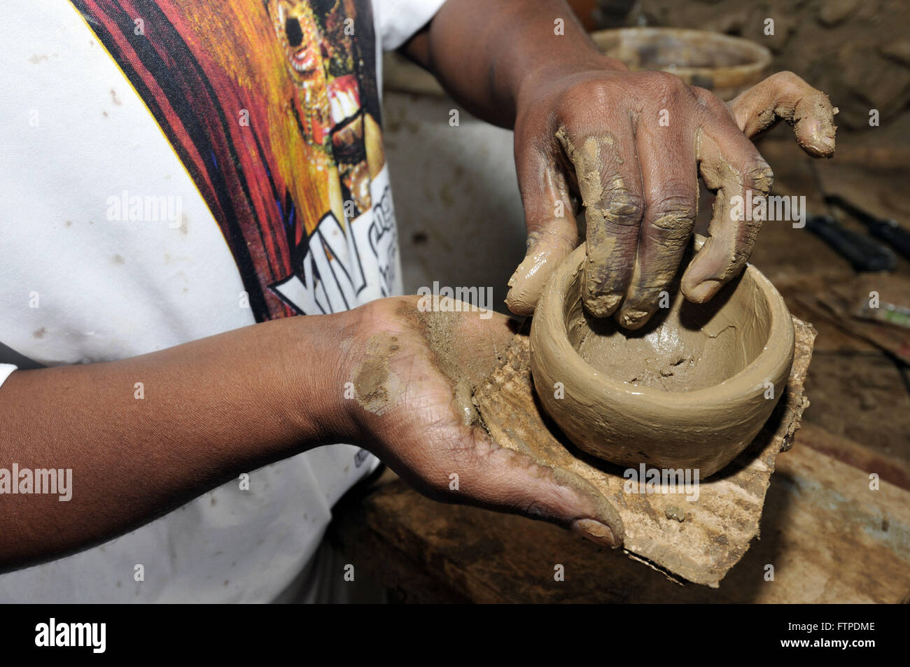 Artisanal production of clay pots - Association of Paneleiras ...