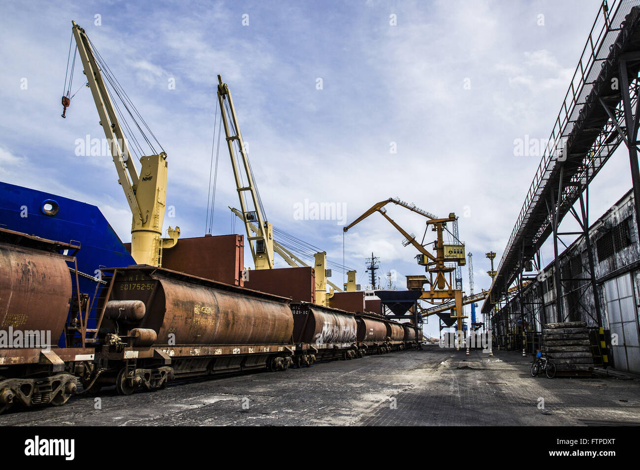 Loaded train hi-res stock photography and images - Alamy