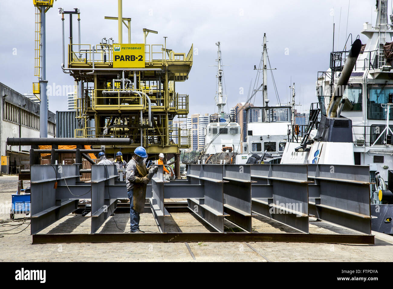 Oil pier hi-res stock photography and images - Alamy
