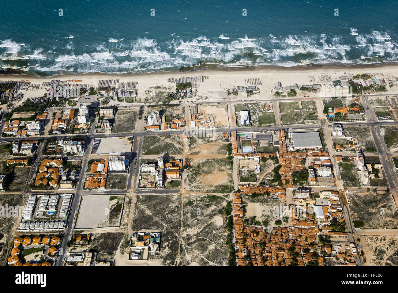 Homes on water edge hi-res stock photography and images - Alamy