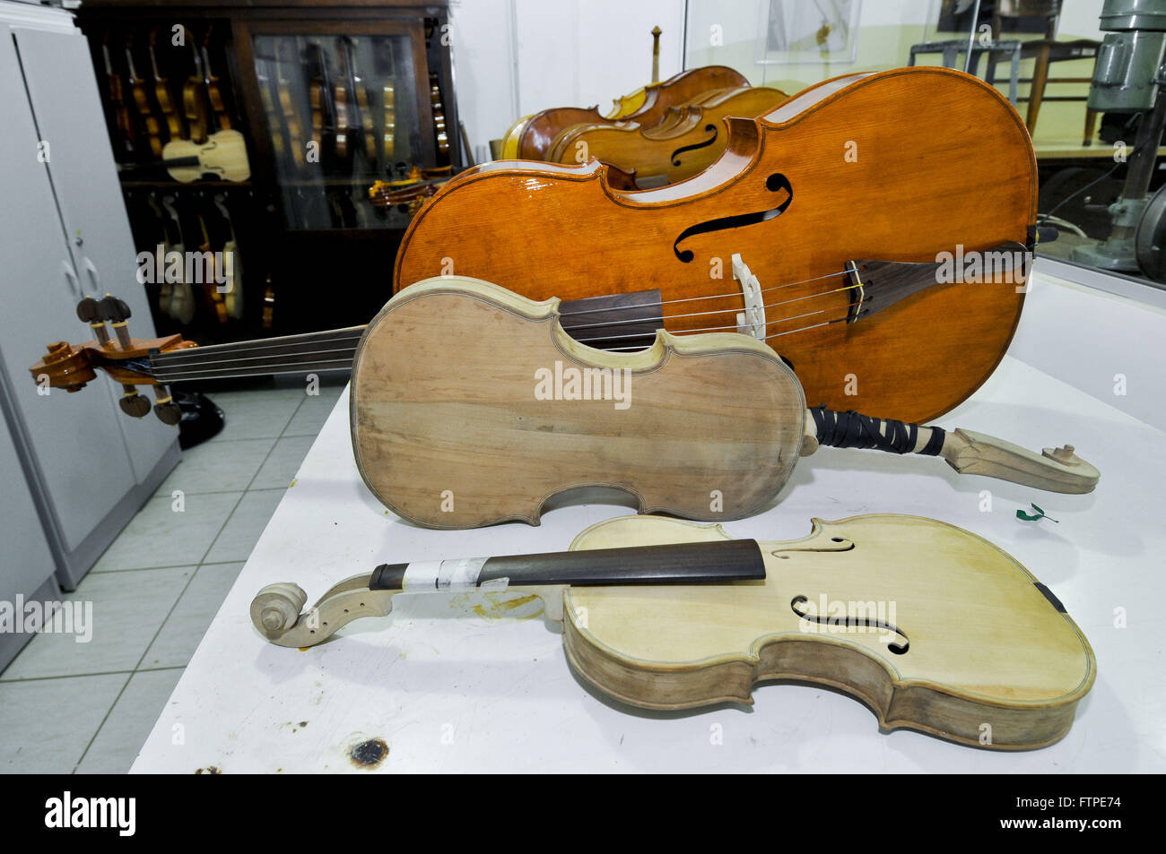 Stringed High Resolution Stock Photography and Images - Alamy