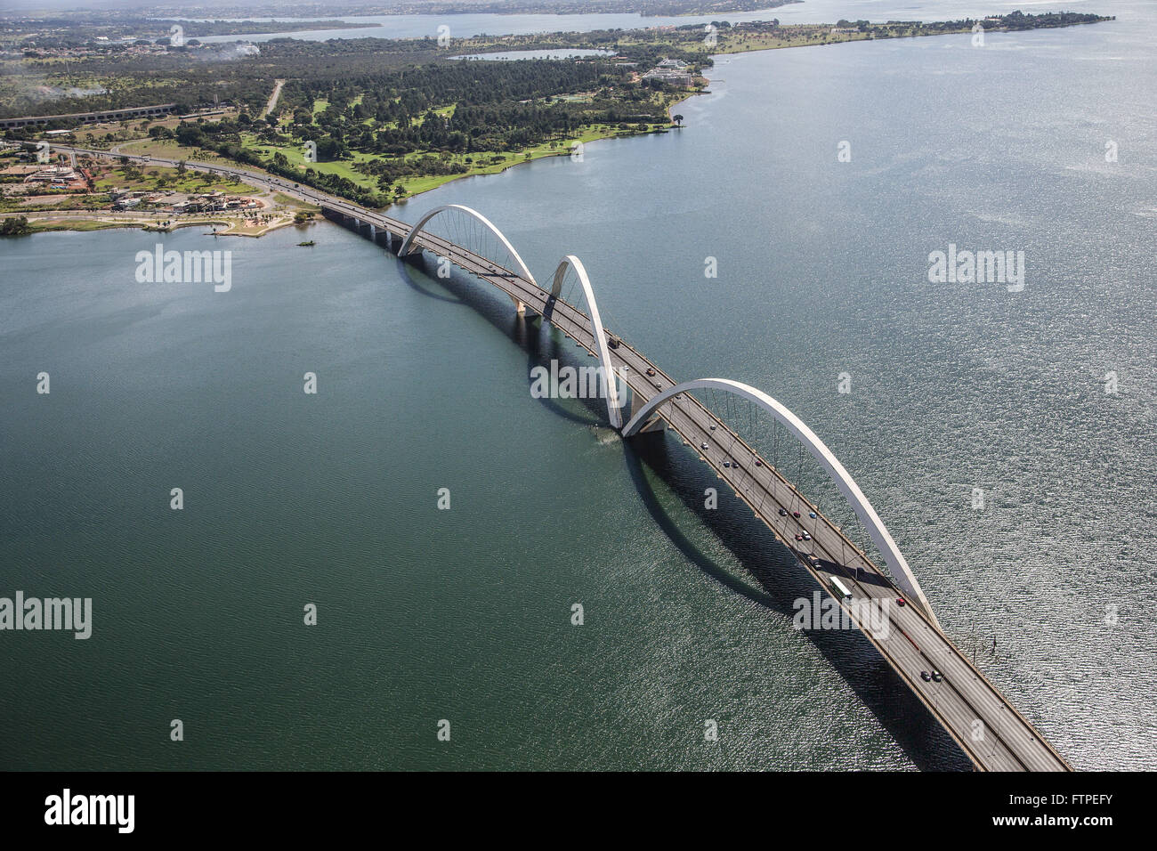 Juscelino Kubitschek Bridge over Lake Paranoa Stock Photo - Alamy