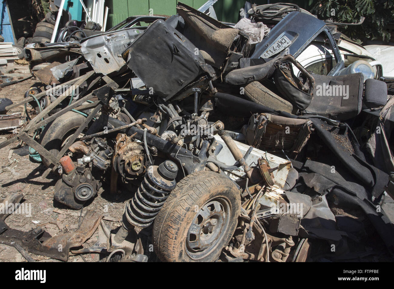 Scrap Cars High Resolution Stock Photography and Images - Alamy