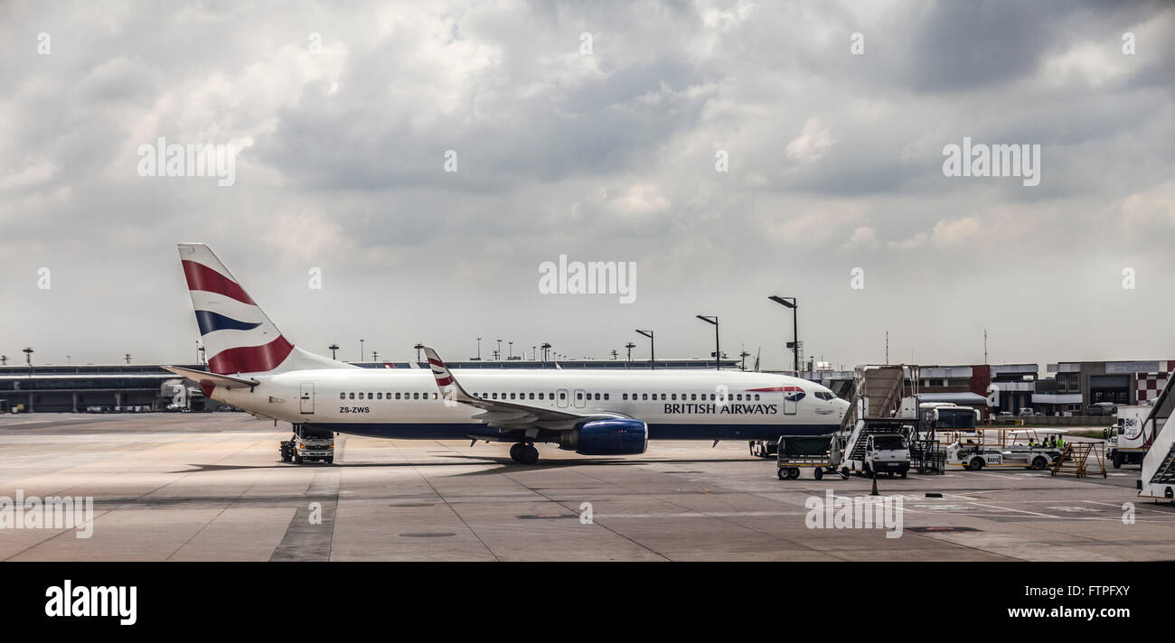 A British Airways / Comair Boeing 737-86N airliner at OR Tambo ...