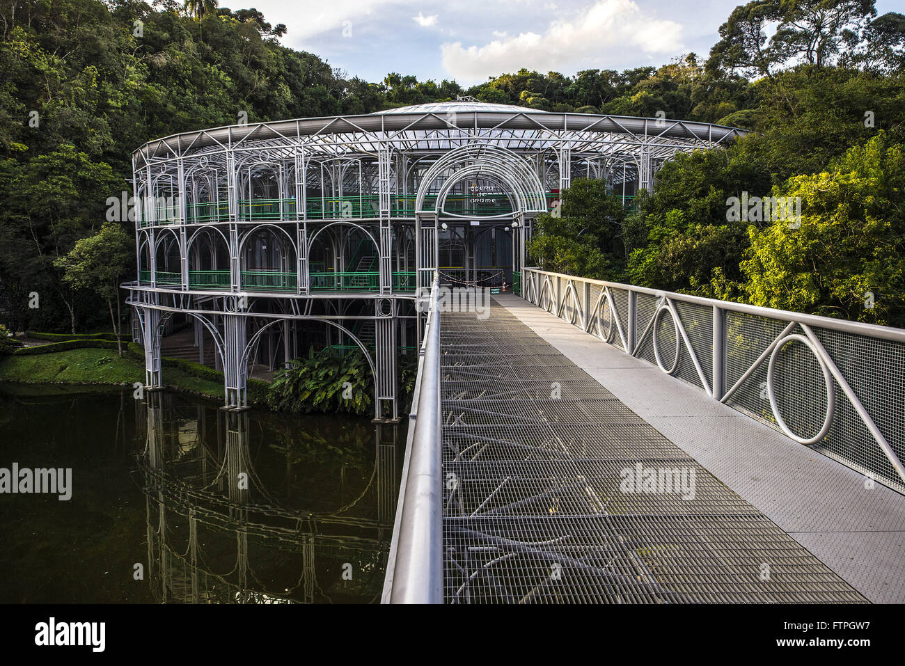 operates Wire - theater opened in 1992 in tubular structure and ...