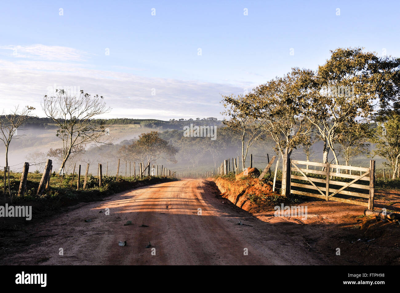 Dirt gate hi-res stock photography and images - Alamy