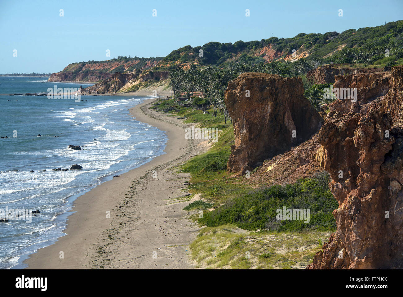 Cliff in Round Beach Stock Photo - Alamy