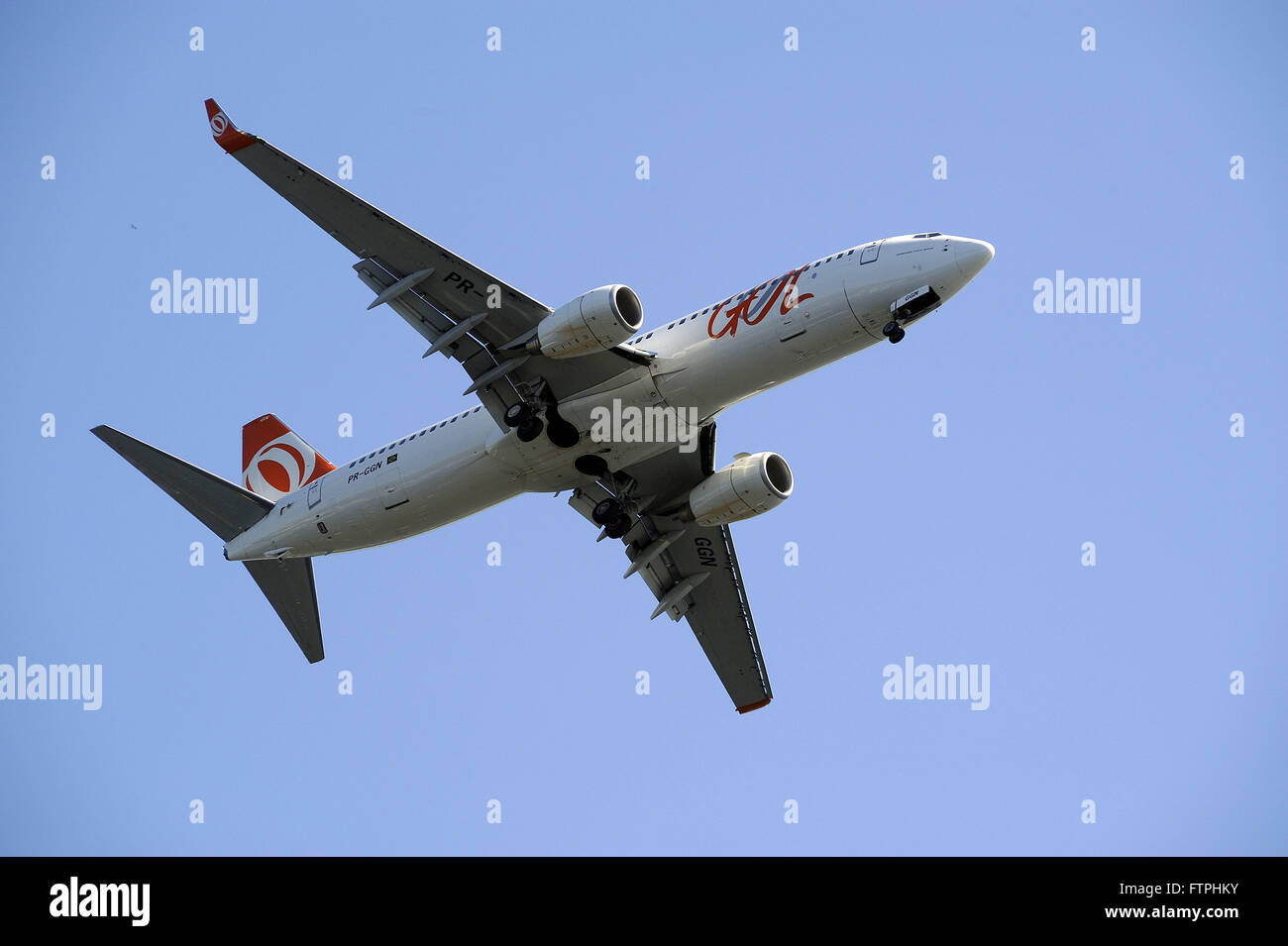 Commercial airplane from below hi-res stock photography and images - Alamy