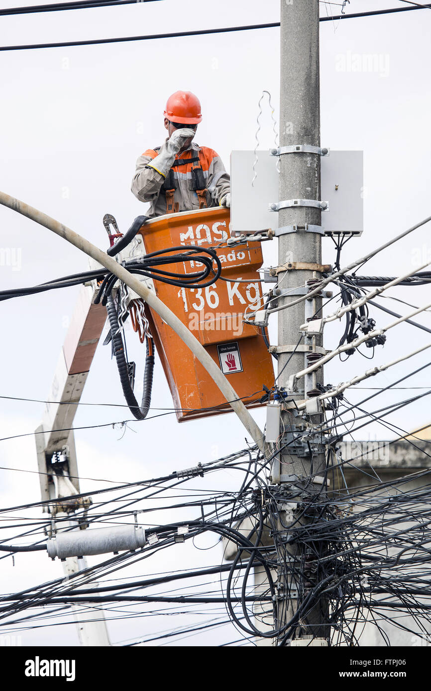 Power line maintenance hi-res stock photography and images - Alamy
