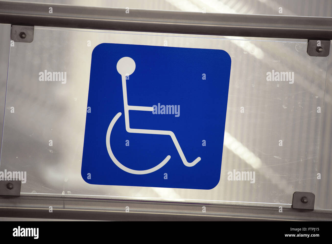 Bus disabled sign hi-res stock photography and images - Alamy