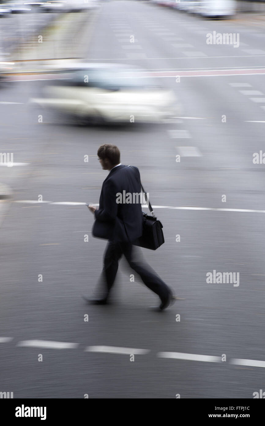 Man crossing street hi-res stock photography and images - Alamy