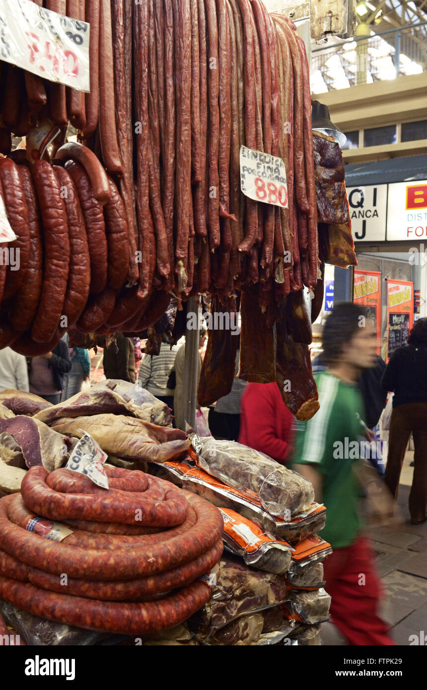 Meat in market stall display hi-res stock photography and images - Alamy
