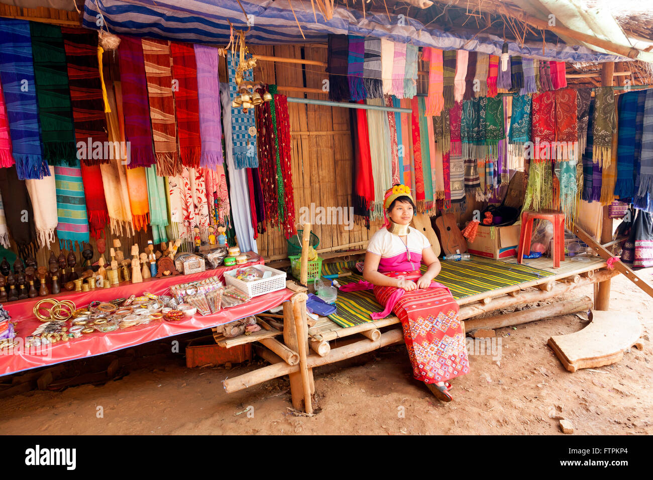 Long neck woman selling souvenirs at people and Hill Tribe of Northern ...