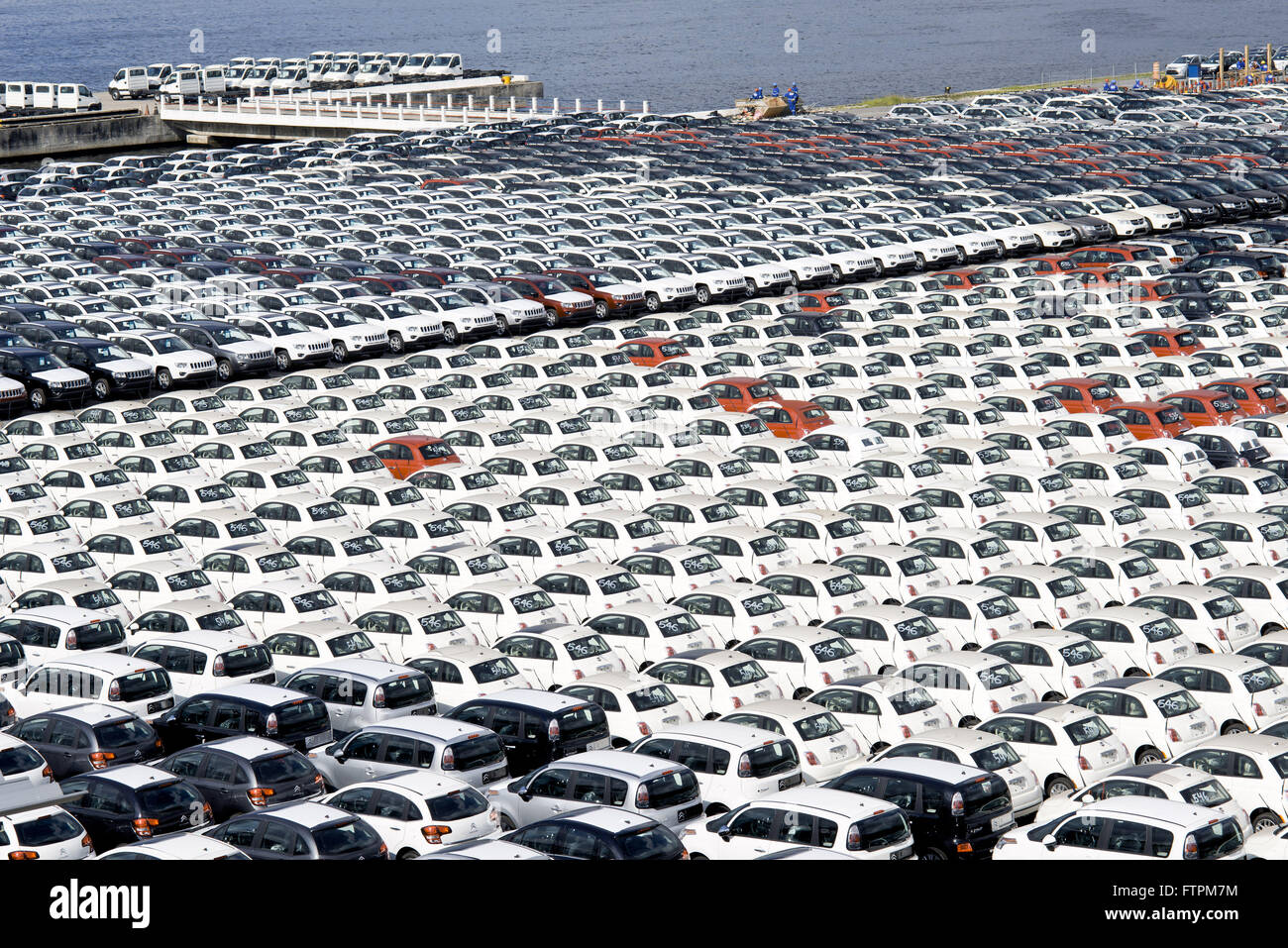 Cars packed hi-res stock photography and images - Alamy