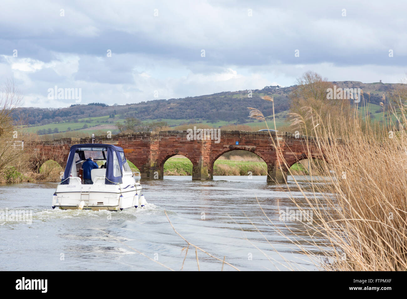 The historic Eckington Bridge crossing the River Avon, built in the ...