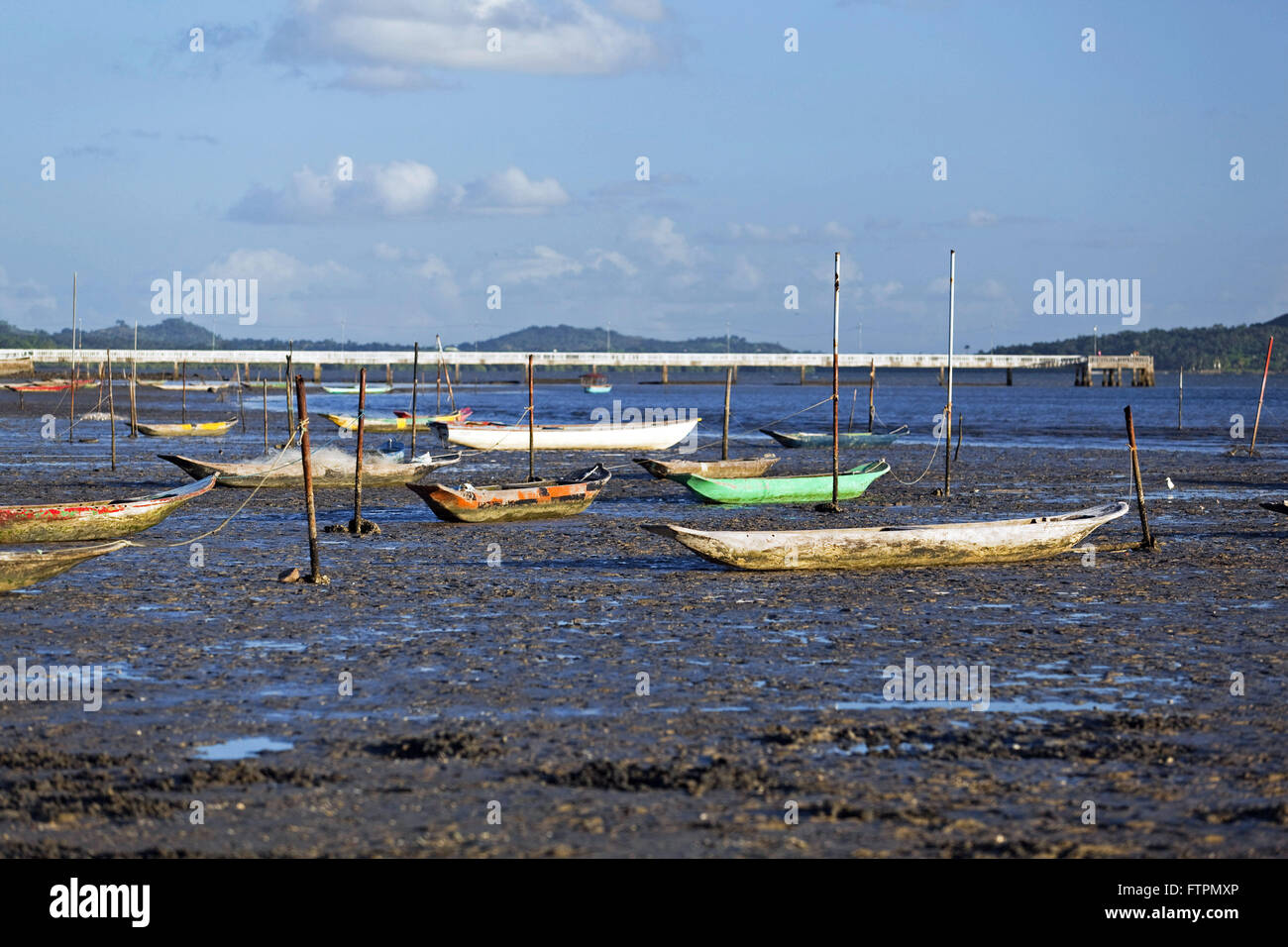 Landscape with canoes at low tide - Reconcavo Baiano Stock Photo - Alamy