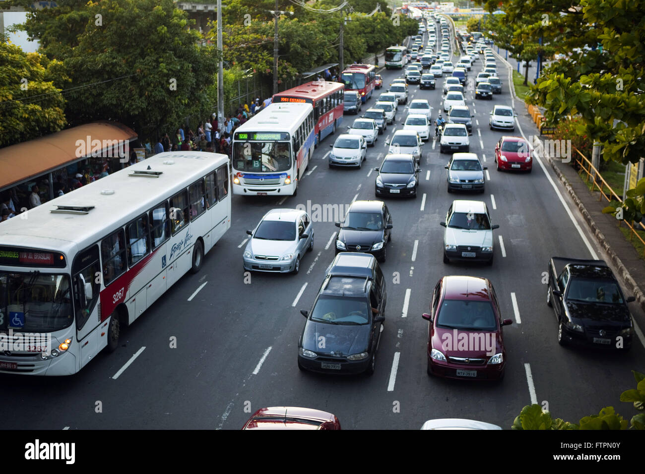 Top view of traffic on Avenida Tancredo Neves - Path of neighborhood ...