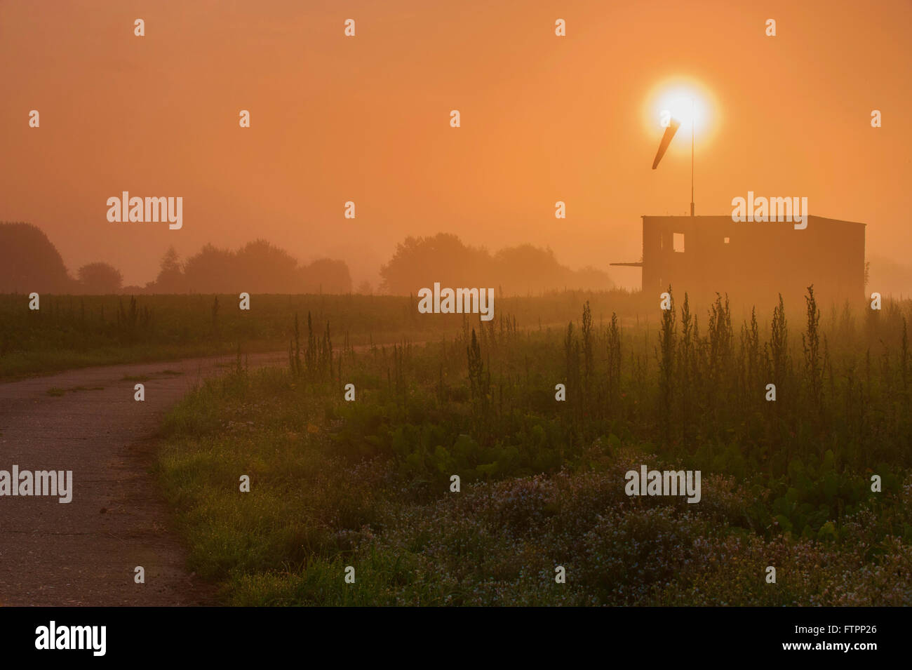 Old control tower airfield hi-res stock photography and images - Alamy