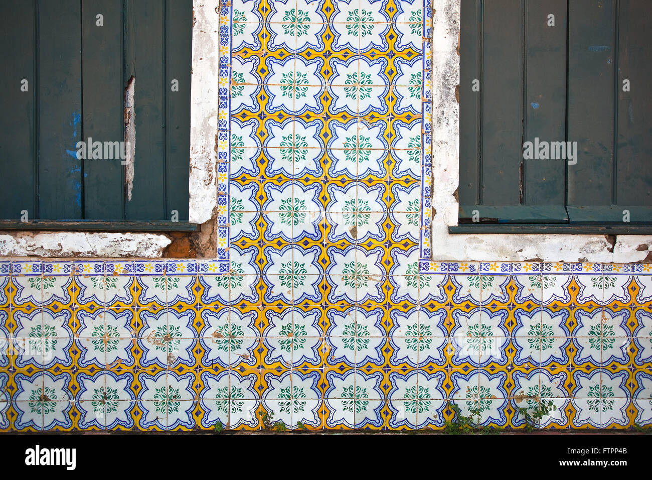 Detail of the facade of colonial houses decorated with Portuguese tiles ...